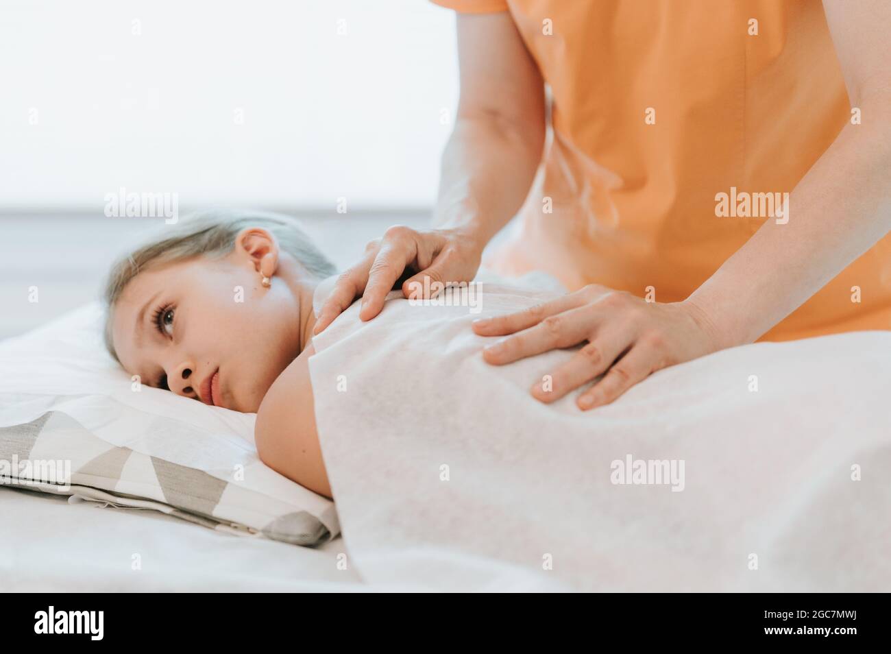 real doctor osteopath hands does physiological and emotional therapy ...