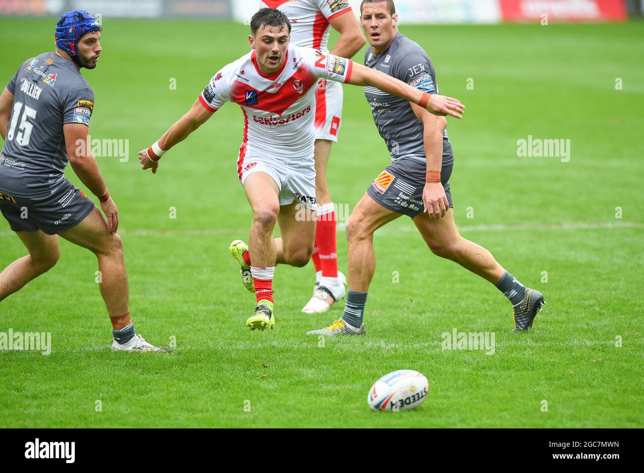 St. Helens, UK. 7 August 2021 - Lewis Dodd of St Helens scores a try ...