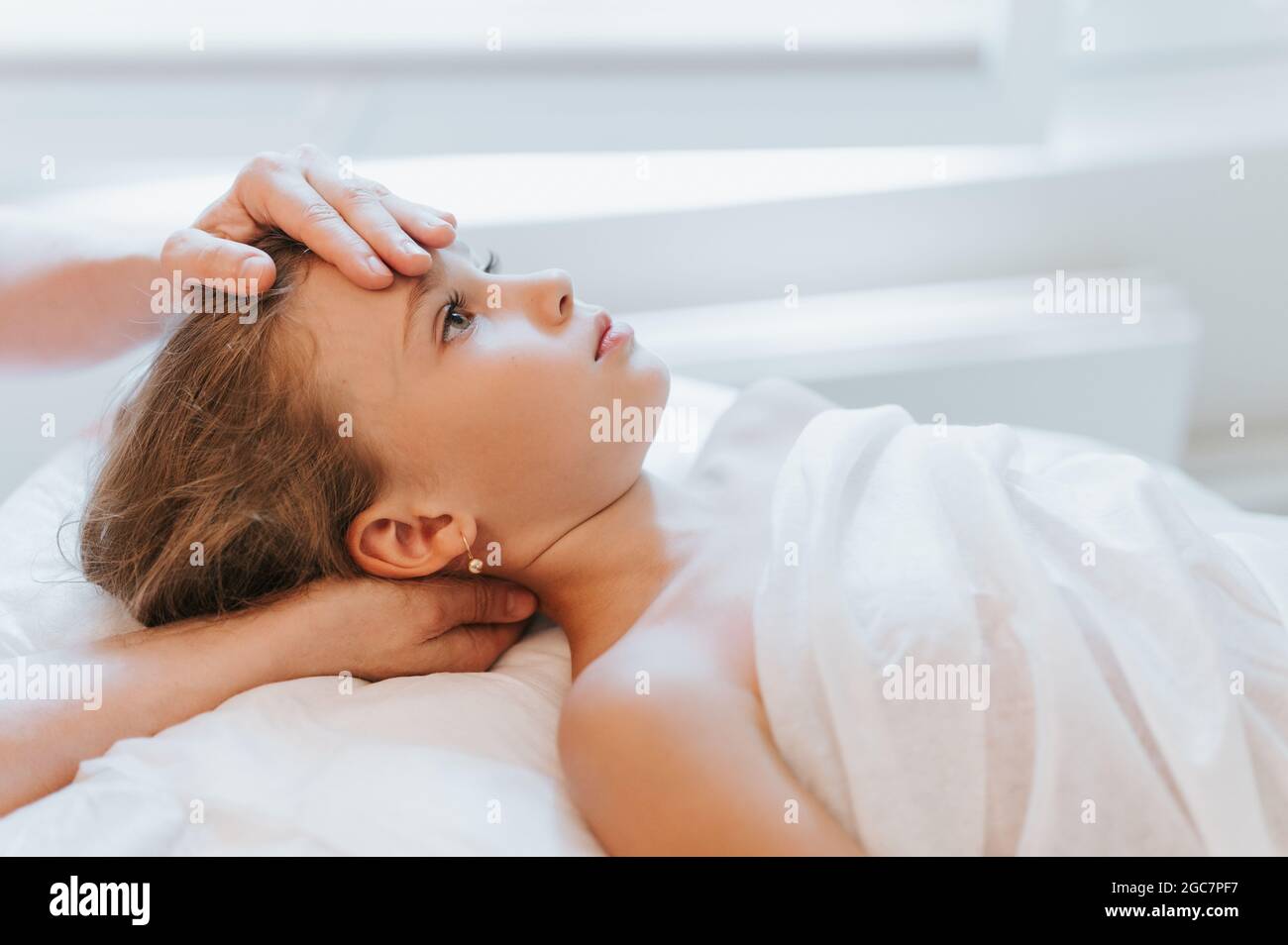 real doctor osteopath hands does physiological and emotional therapy ...