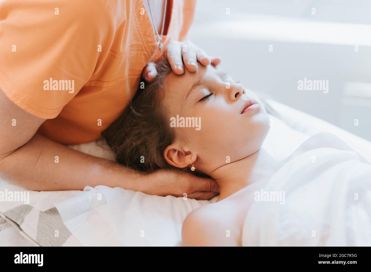 real doctor osteopath hands does physiological and emotional therapy ...