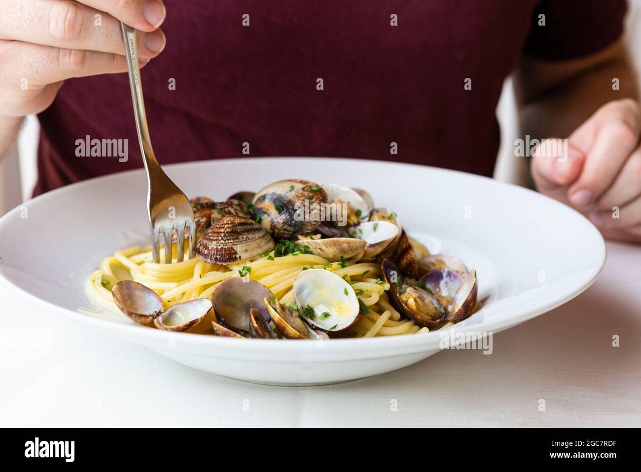 Spaghetti eating by hands hi-res stock photography and images - Alamy