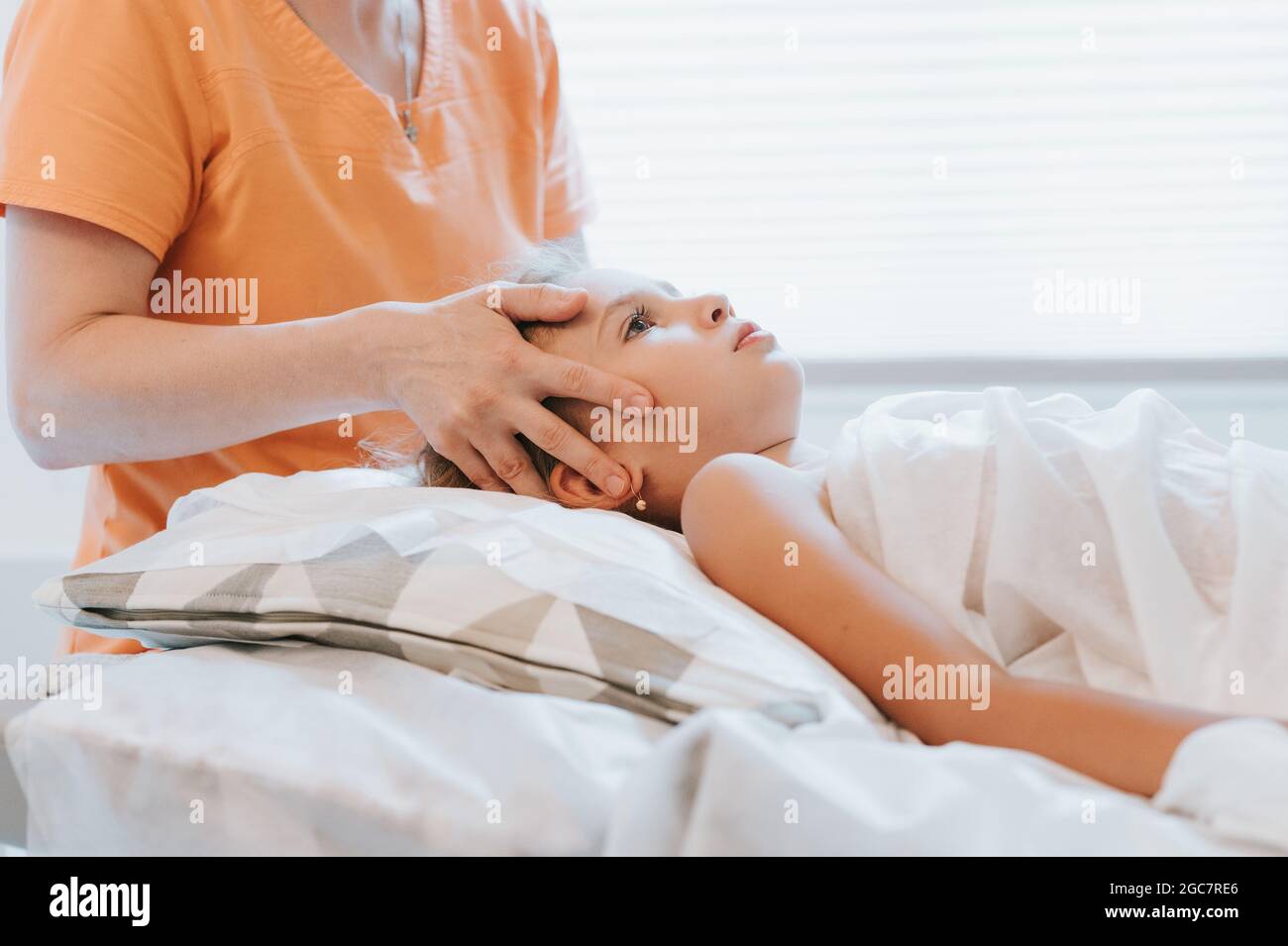 real doctor osteopath hands does physiological and emotional therapy ...