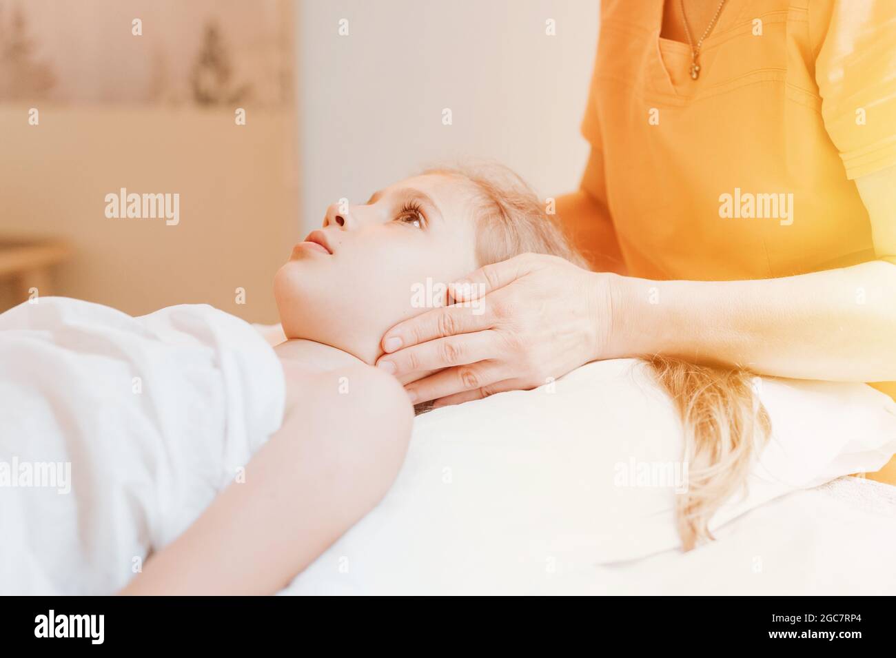 real doctor osteopath hands does physiological and emotional therapy ...