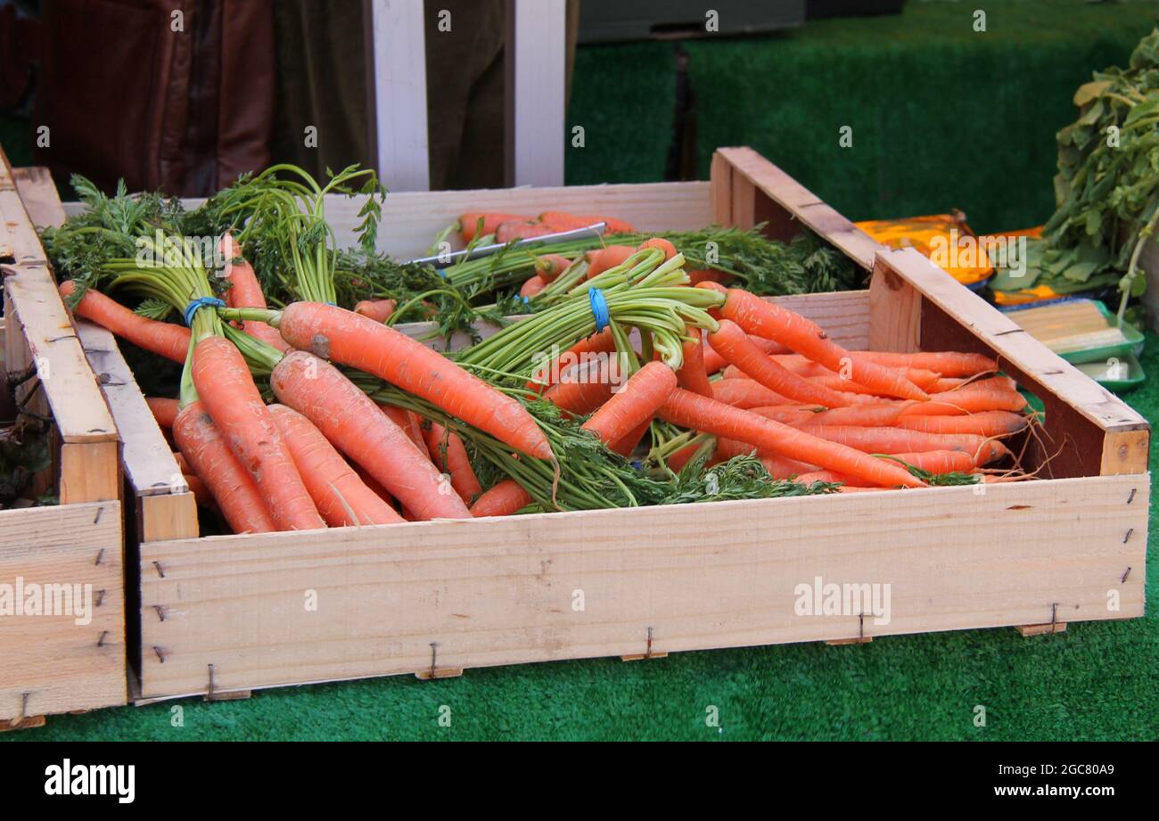 Fresh Carrots for Sale on a Market Stall Stock Photo - Alamy