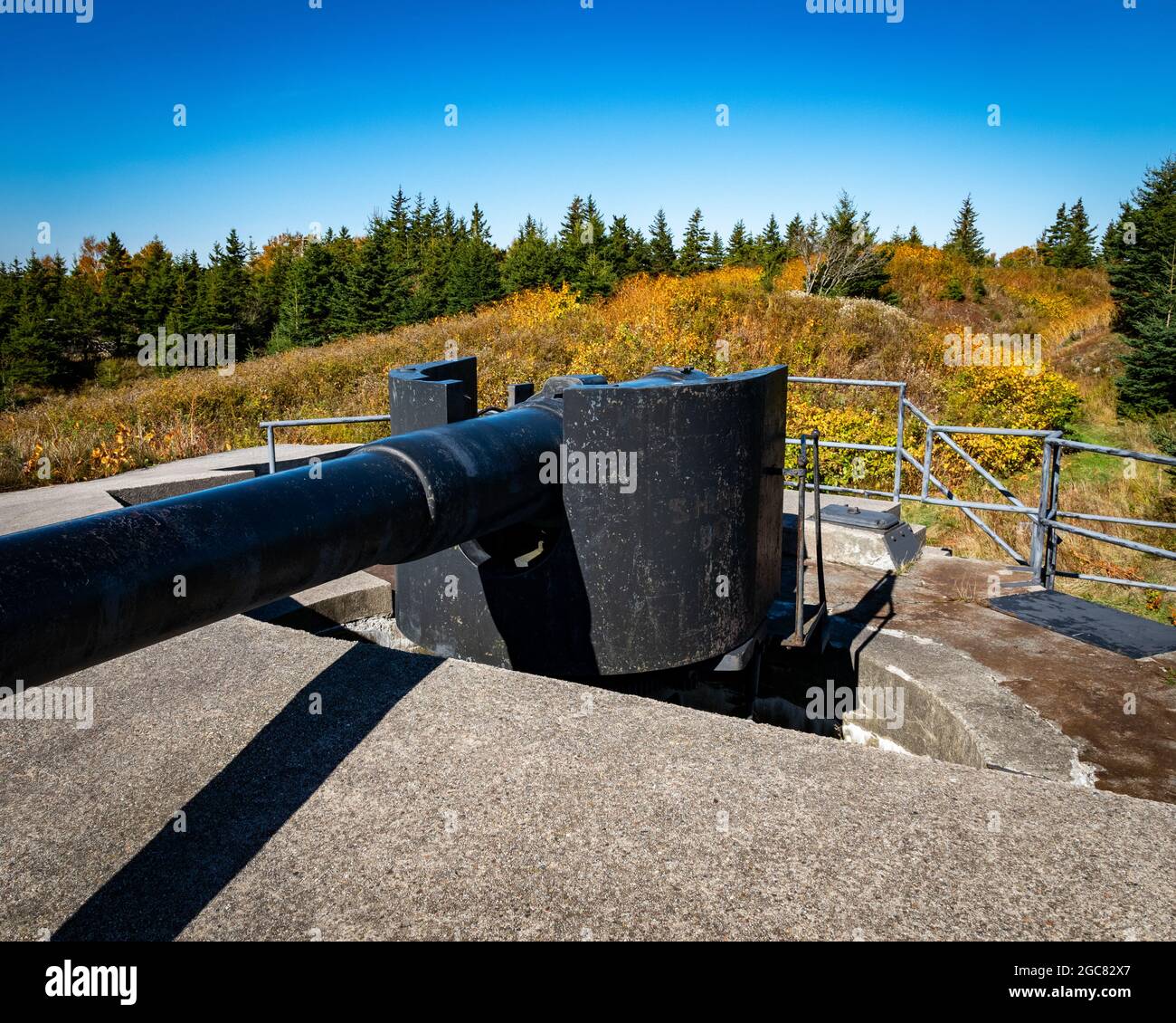 Breech loading hi-res stock photography and images - Alamy