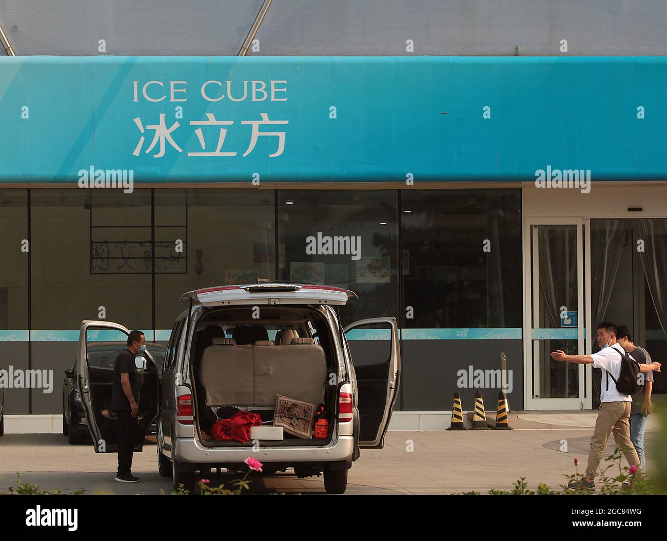 Closing events hi-res stock photography and images - Alamy