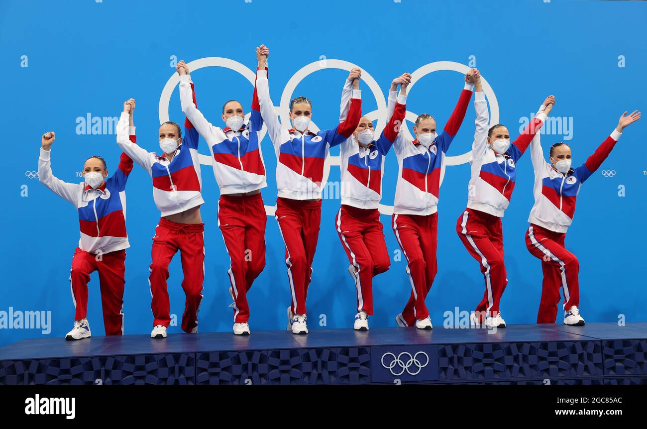 Tokyo, Japan. 7th Aug, 2021. Team ROC celebrate during the awarding ...