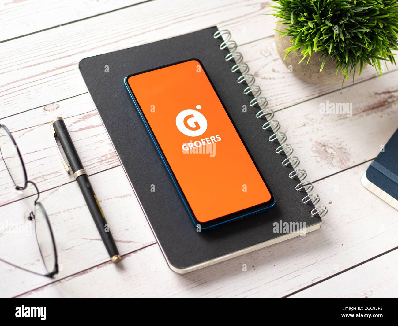 Grofers logo hi-res stock photography and images - Alamy