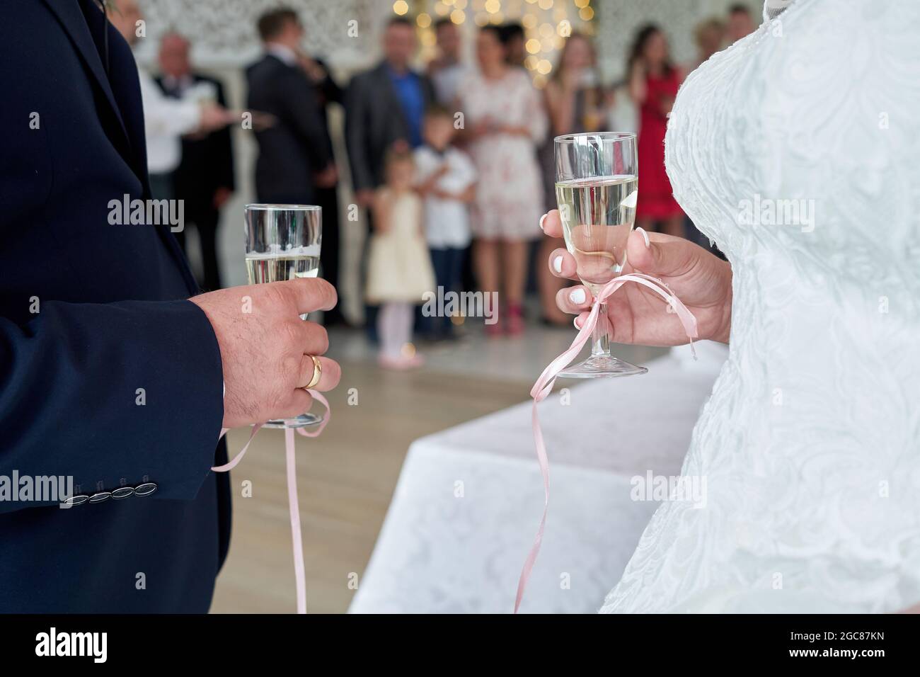Toast ceremony hi-res stock photography and images - Alamy