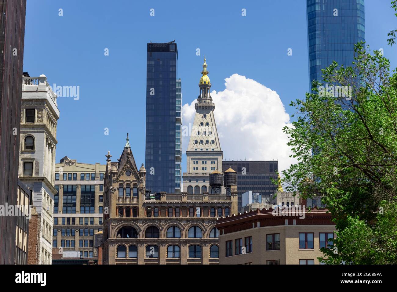 Office buildings in midtown manhattan hi-res stock photography and ...
