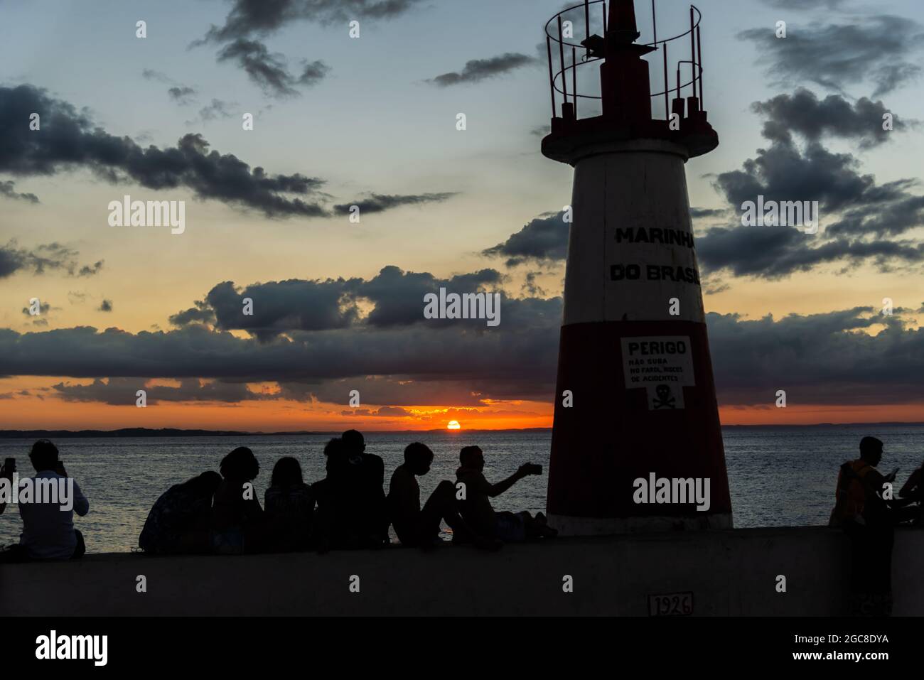 Fort wall silhouette hi-res stock photography and images - Alamy