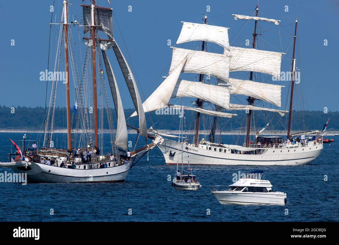 Schooner barque hi-res stock photography and images - Alamy