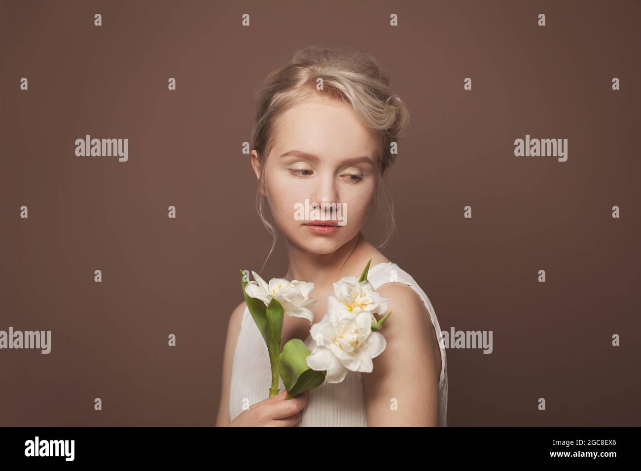 Wearing white cloth hi-res stock photography and images - Alamy