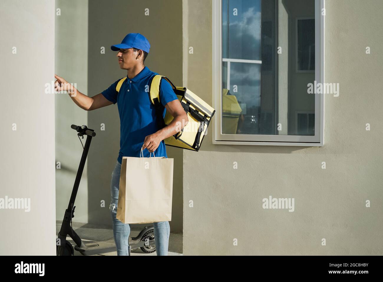 Food courier on ebike hi-res stock photography and images - Alamy