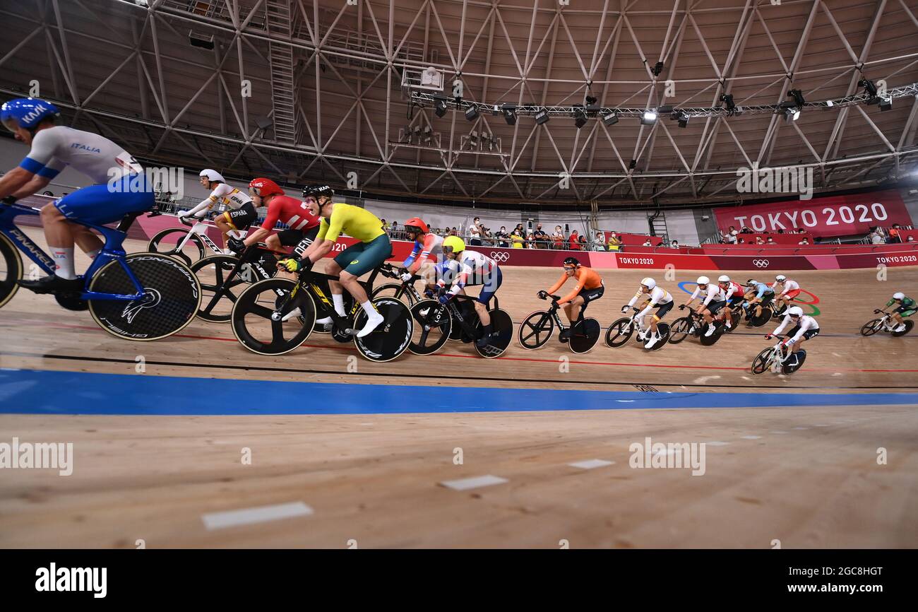 Izu, Japan. 7th Aug, 2021. Cyclists compete during the cycling track ...