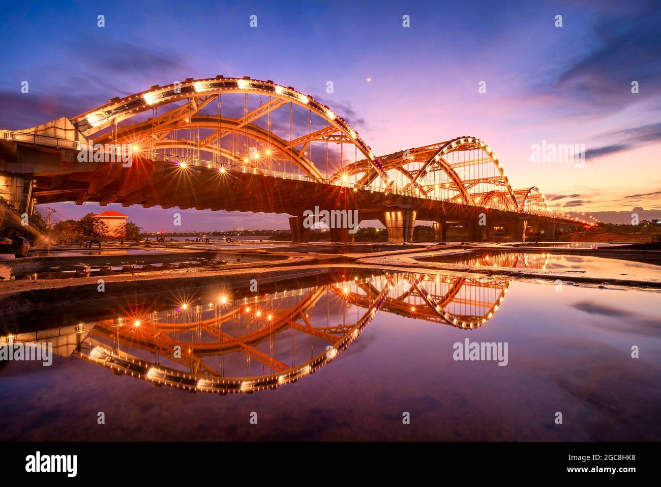 Dong Tru bridge crossing Red River in Hanoi, Vietnam Stock Photo - Alamy
