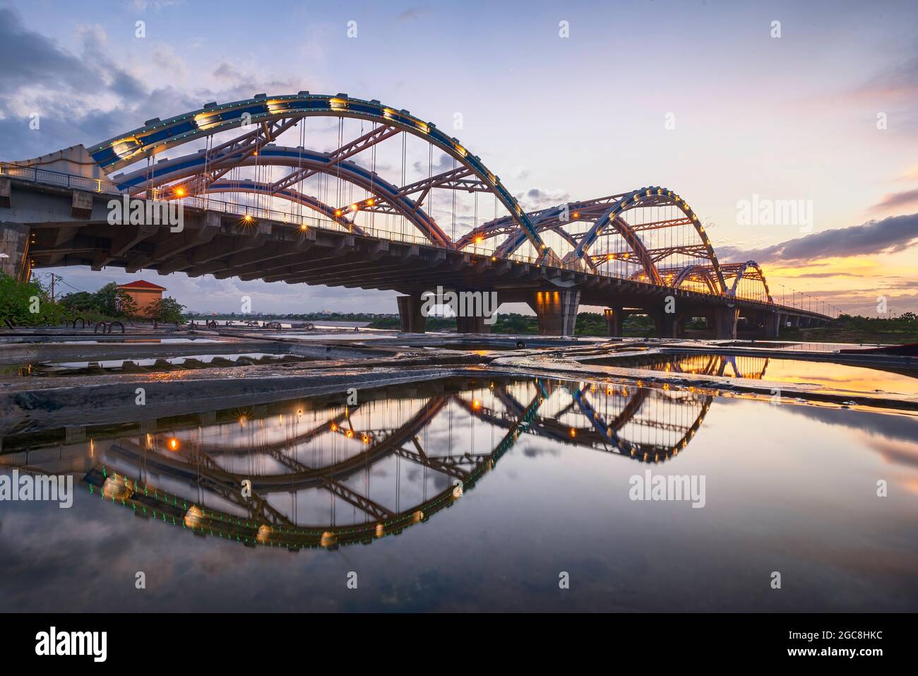 Dong Tru bridge crossing Red River in Hanoi, Vietnam Stock Photo - Alamy