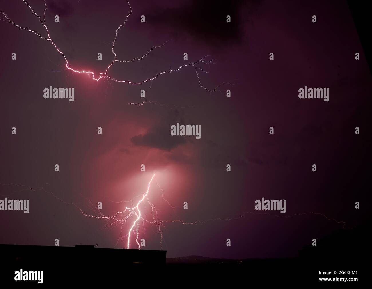 Thunder lightnings hi-res stock photography and images - Alamy