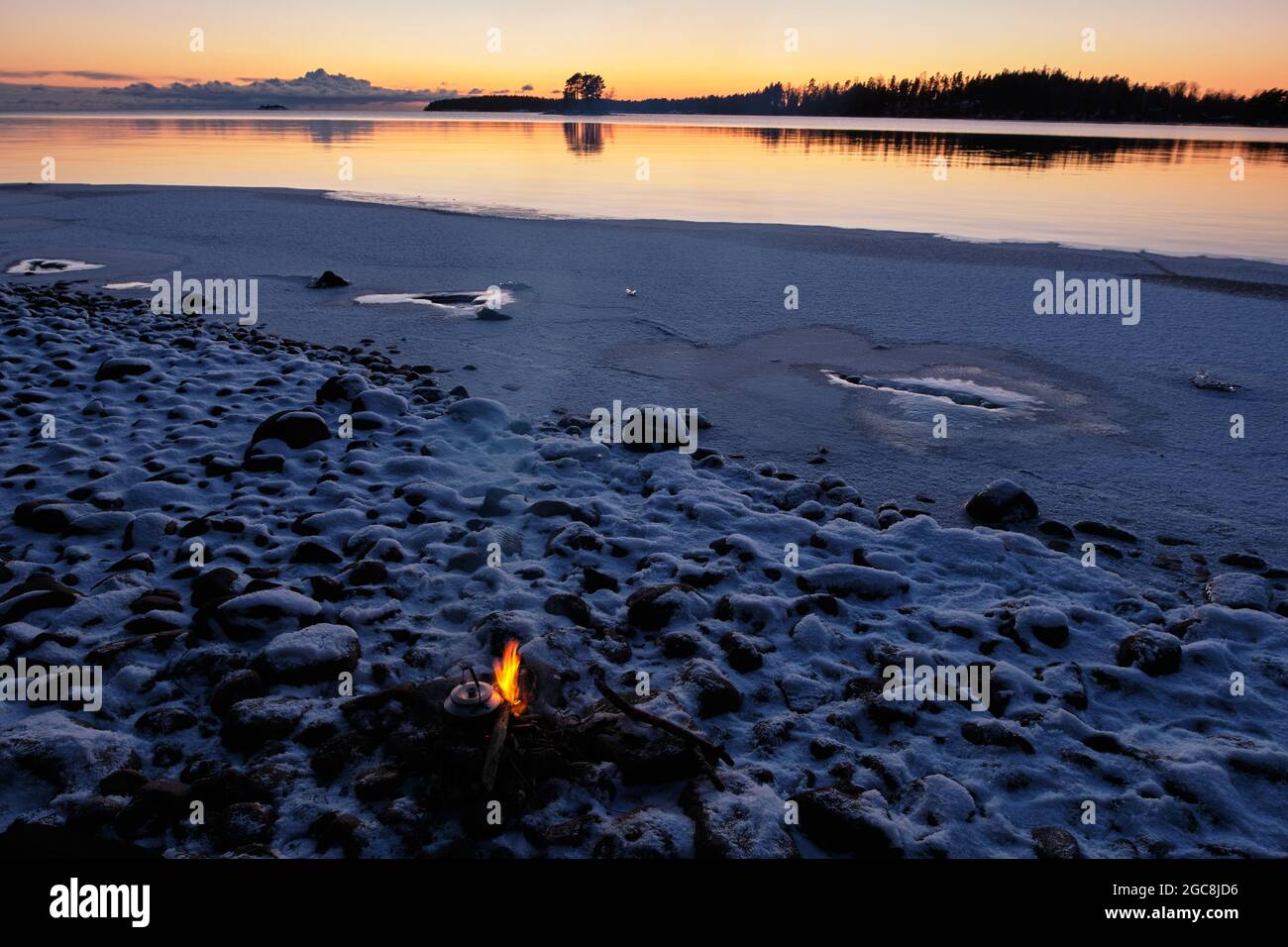 Campfire on ice hi-res stock photography and images - Alamy