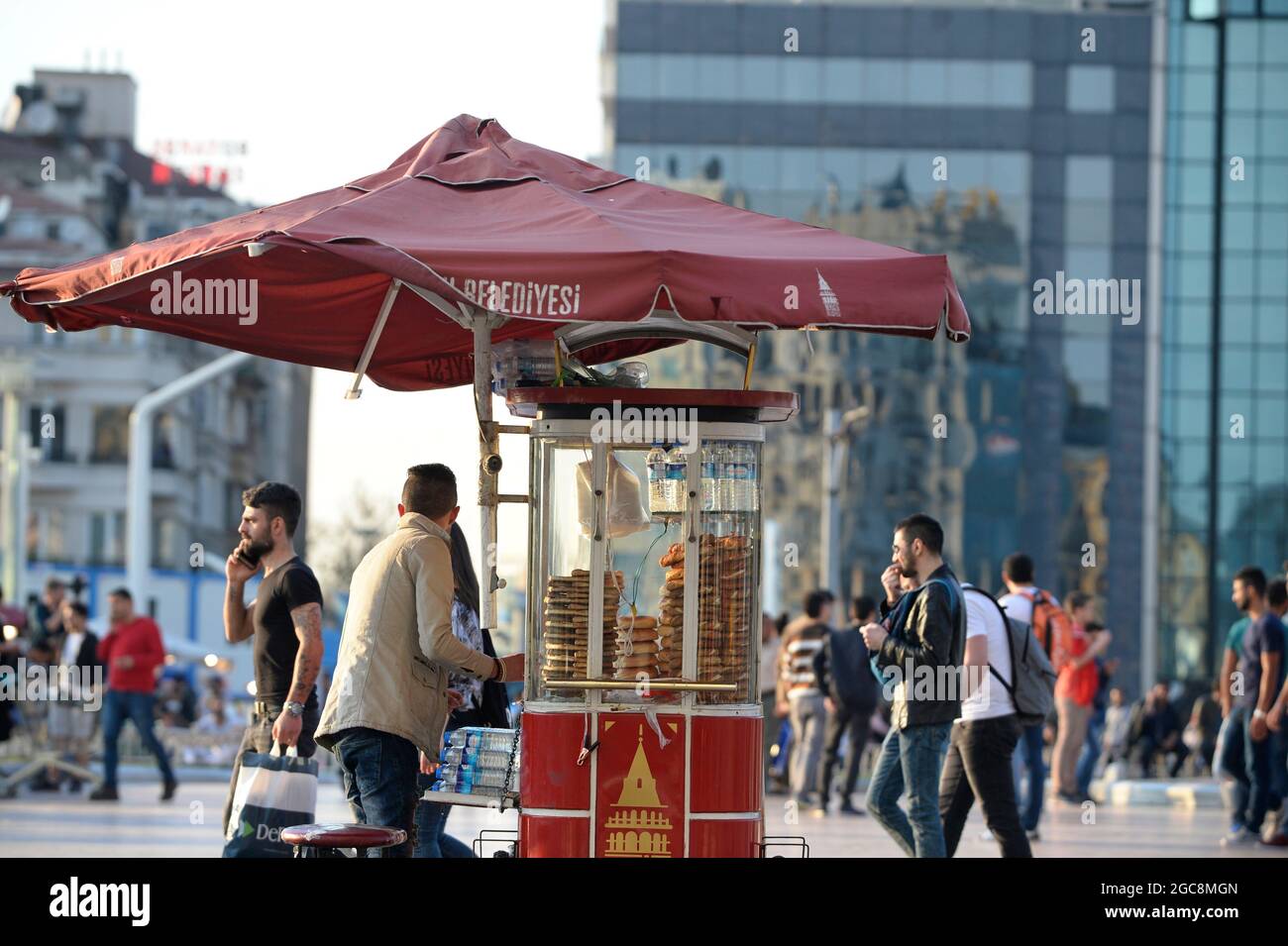 Istanbul, Turkey. Simit seller at Taksim Square Stock Photo - Alamy