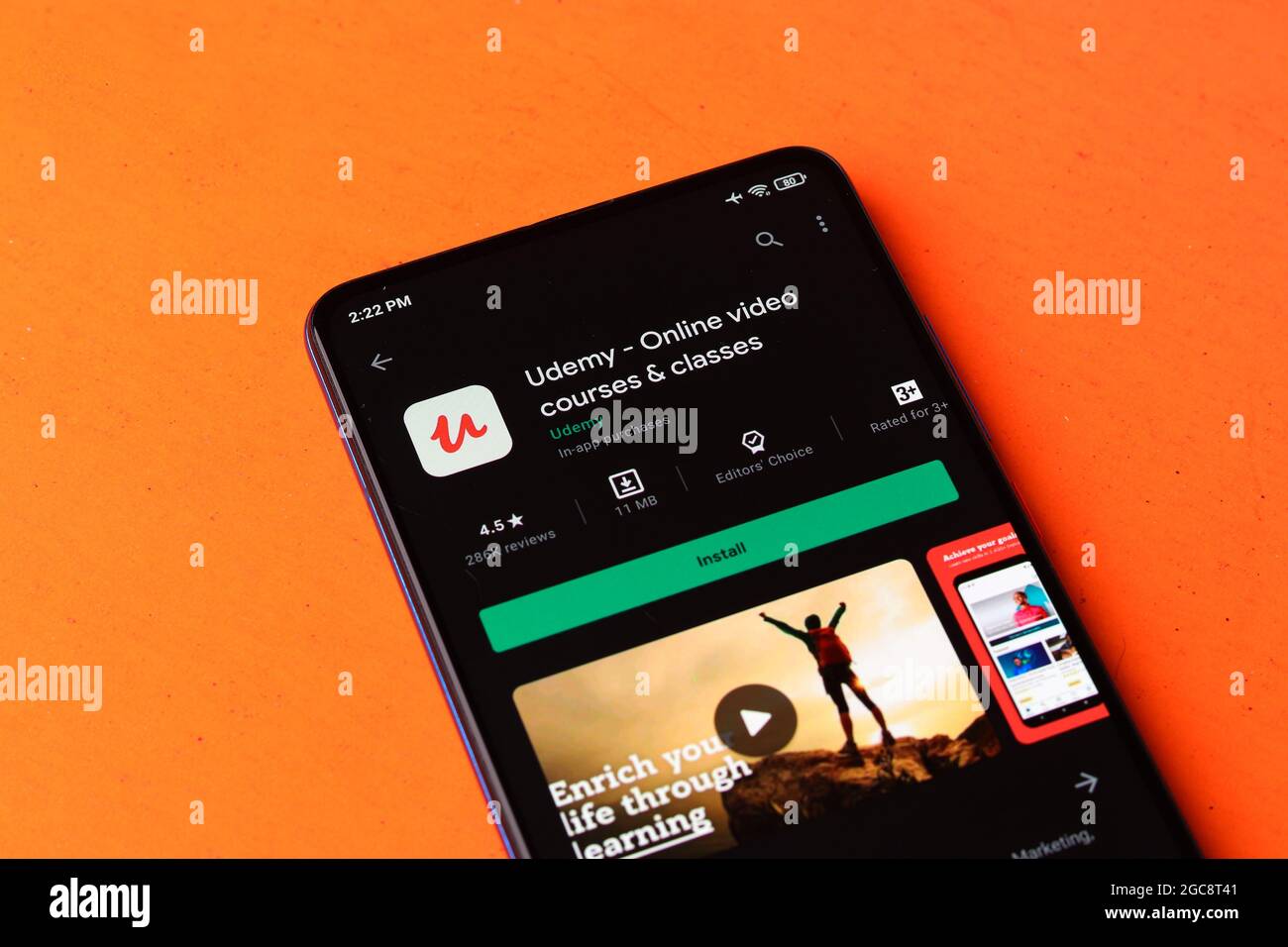 Udemy courses app hi-res stock photography and images - Alamy
