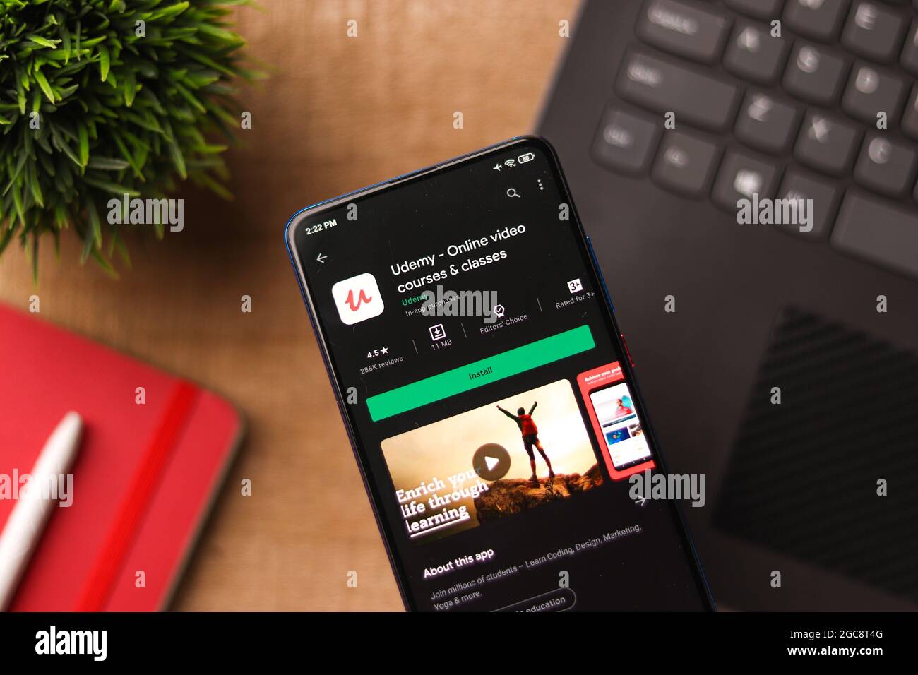 Udemy logo hi-res stock photography and images - Alamy