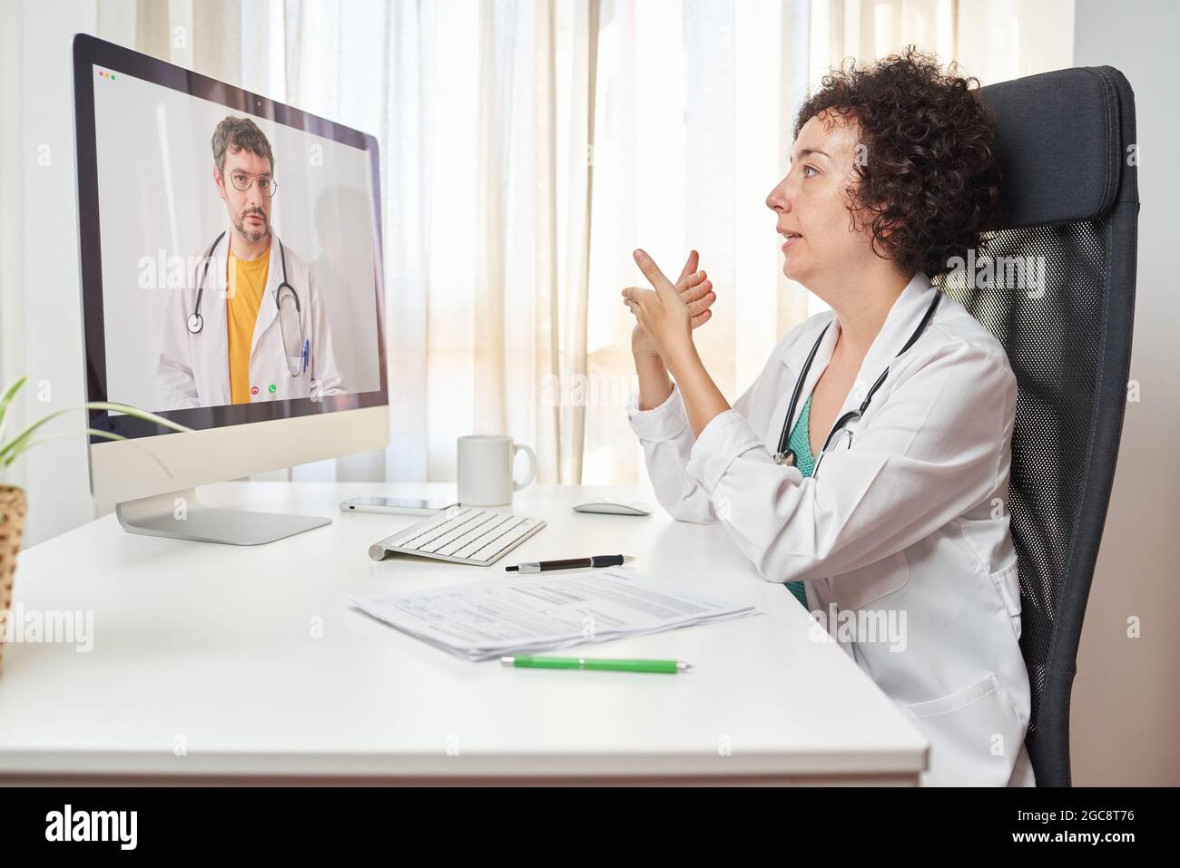 Video call doctor hi-res stock photography and images - Alamy