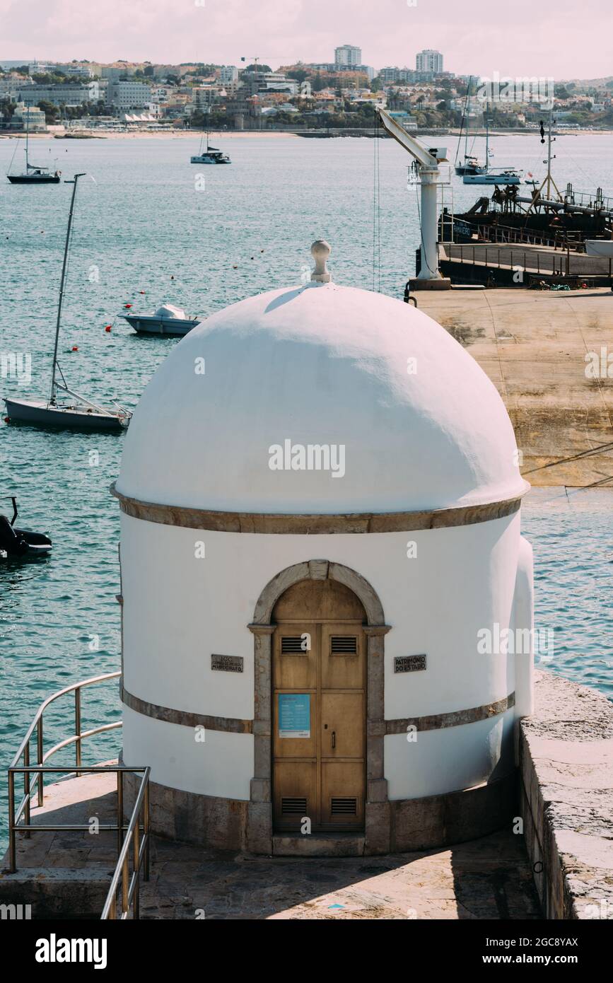 Tide gauge hi-res stock photography and images - Alamy