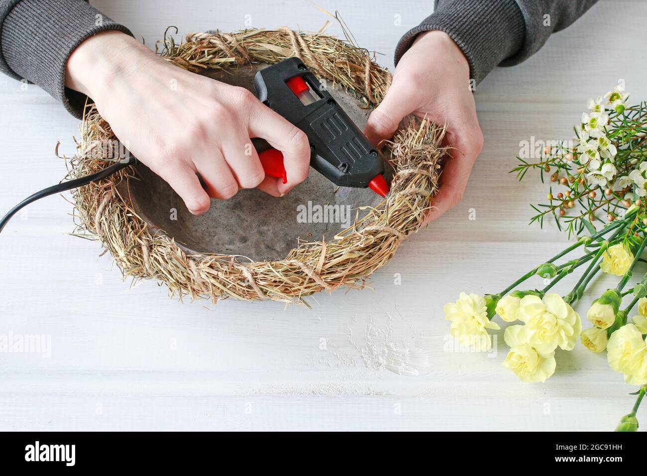 Florist at work: How to make Easter table centerpiece with carnations ...