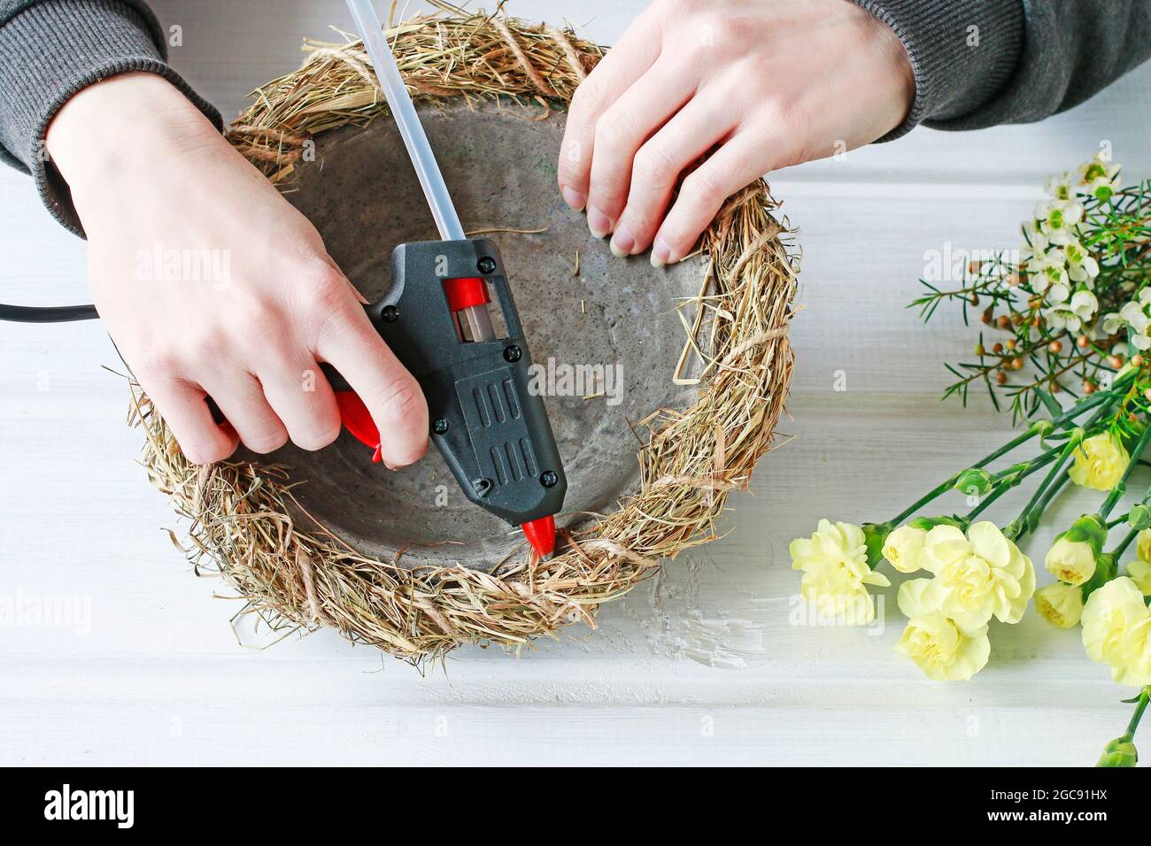 Florist at work: How to make Easter table centerpiece with carnations ...