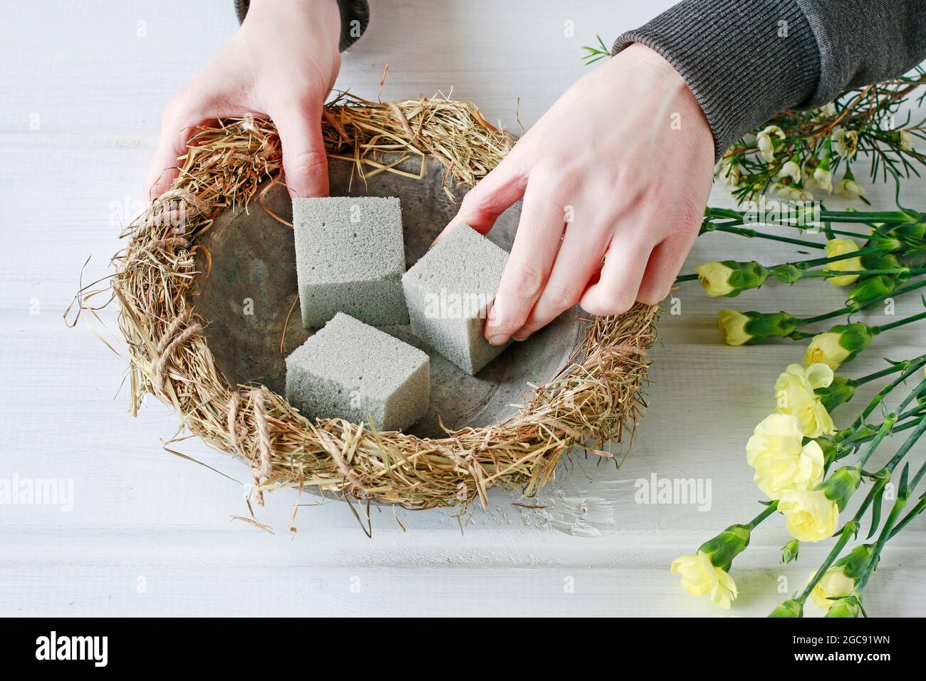 Florist at work: How to make Easter table centerpiece with carnations ...