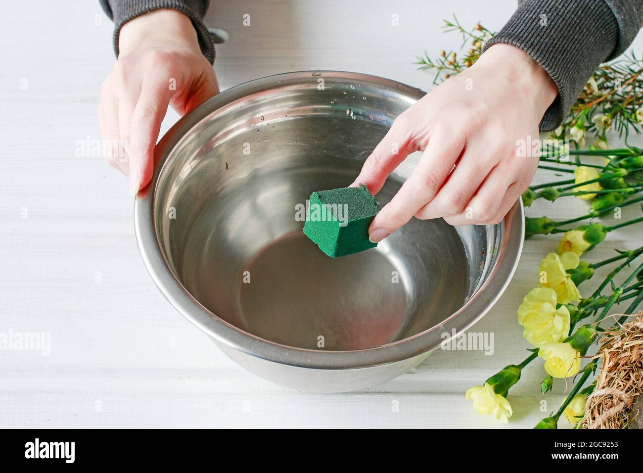 Florist at work: How to make Easter table centerpiece with carnations ...