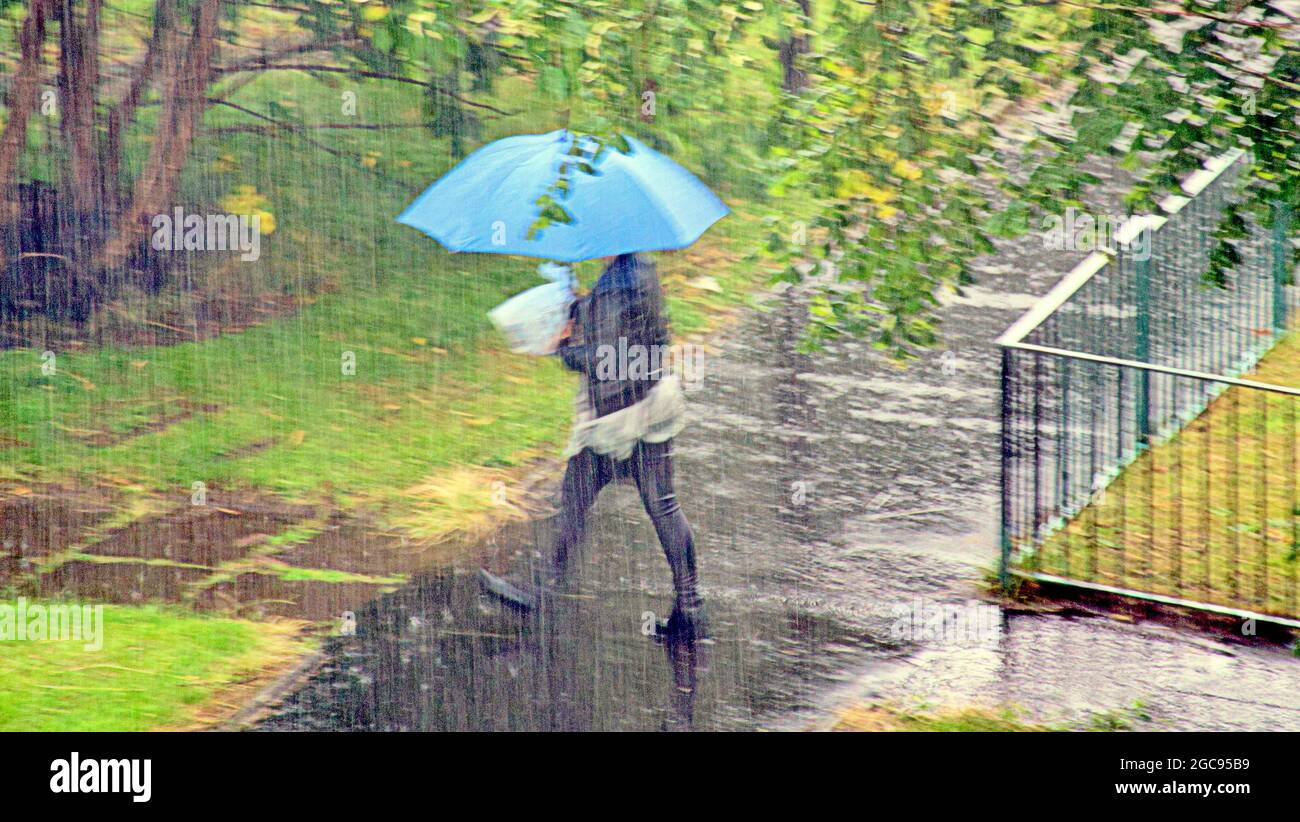 Glasgow, Scotland, 7th August, 2021. UK Weather: Thunderstorms saw ...