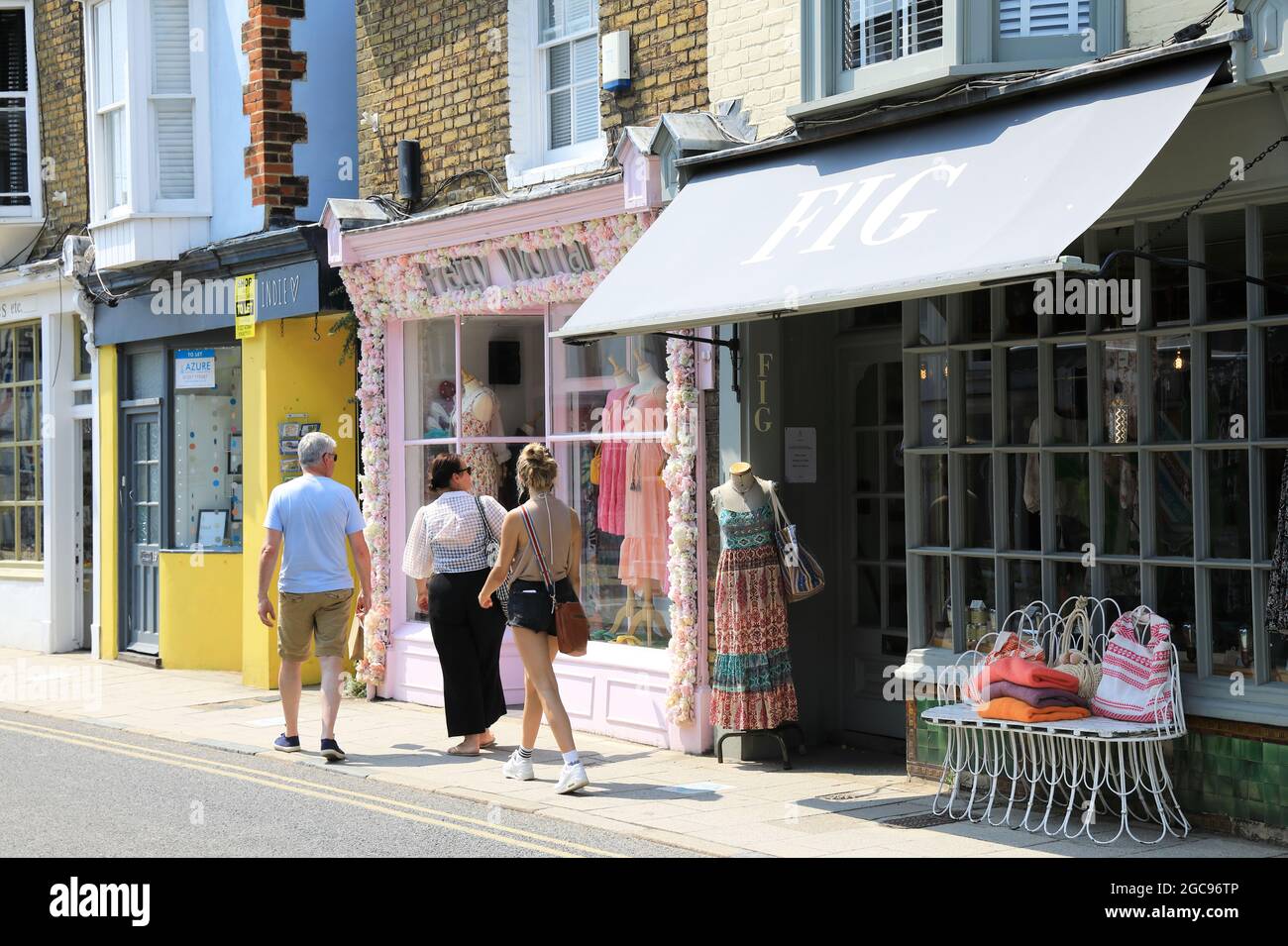 Harbour street shops in whitstable hi-res stock photography and images ...