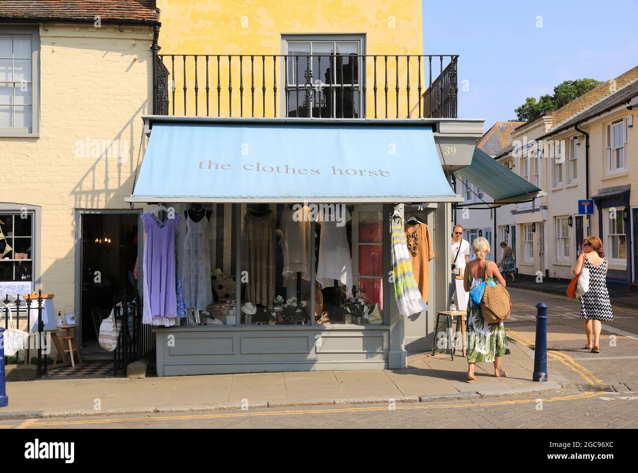 Harbour street shops in whitstable hi-res stock photography and images ...