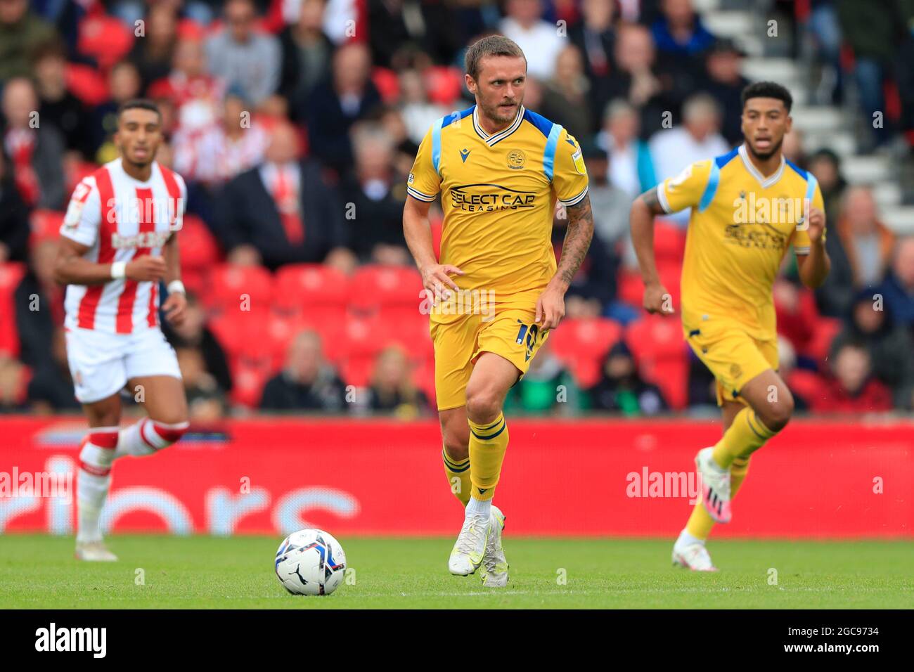 John Swift #10 of Reading runs with the ball Stock Photo - Alamy