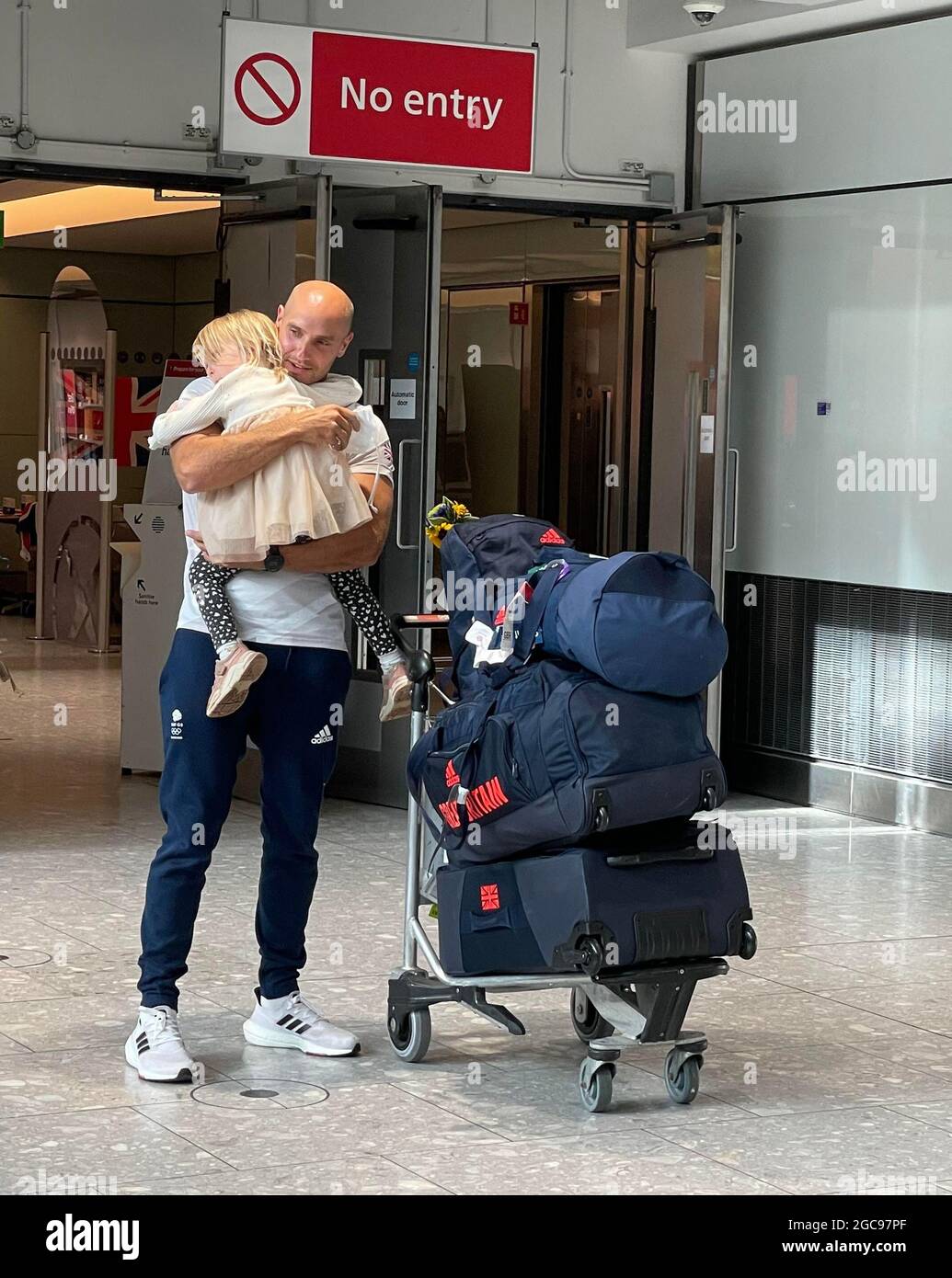 Bronze medal winning sprint canoeist sailor Liam Heath with his ...