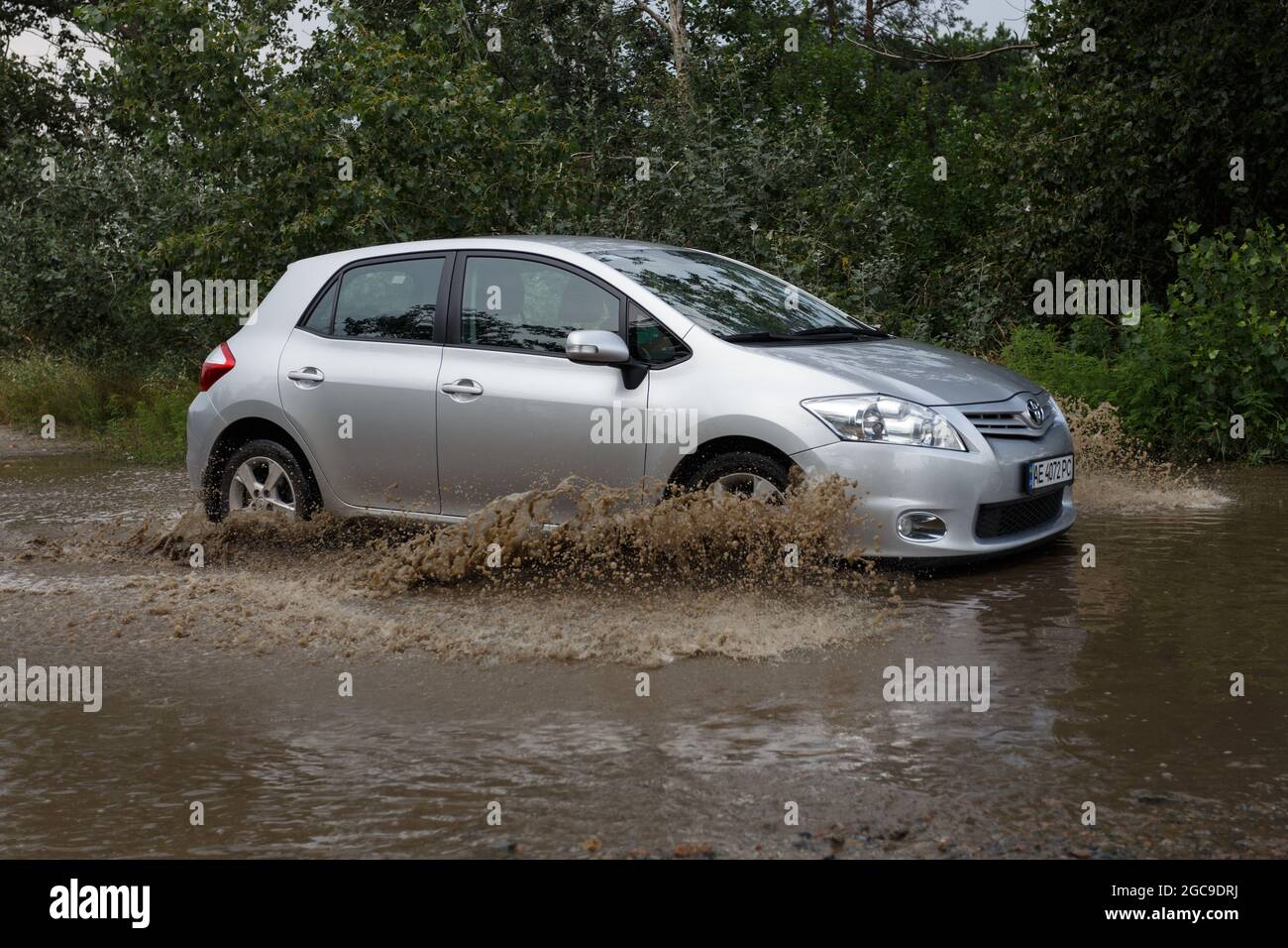 Car moving rain hi-res stock photography and images - Alamy