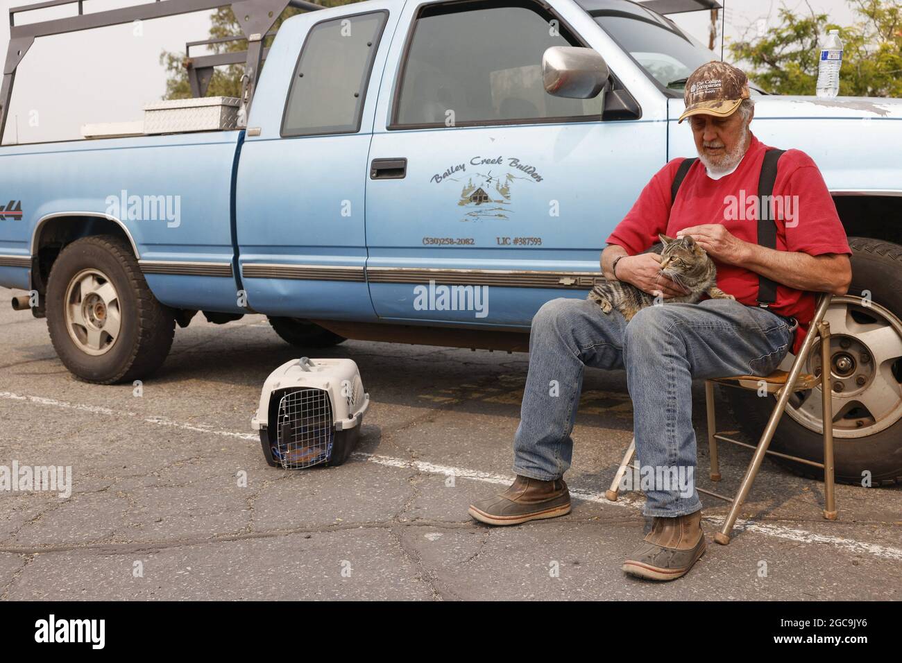 Susanville, United States. 07th Aug, 2021. Evacuee Jim Cabral from ...
