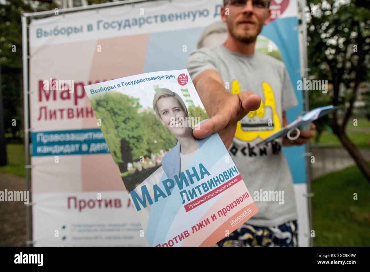 Moscow, Russia. 7th of August, 2021 A volunteer distributes leaflets in ...