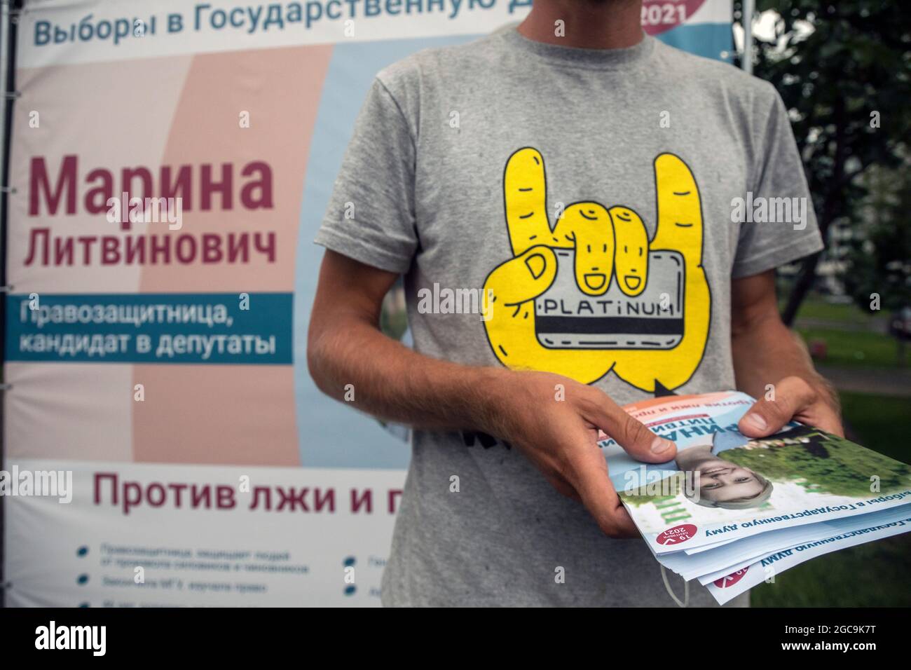 Moscow, Russia. 7th of August, 2021 A volunteer distributes leaflets in ...