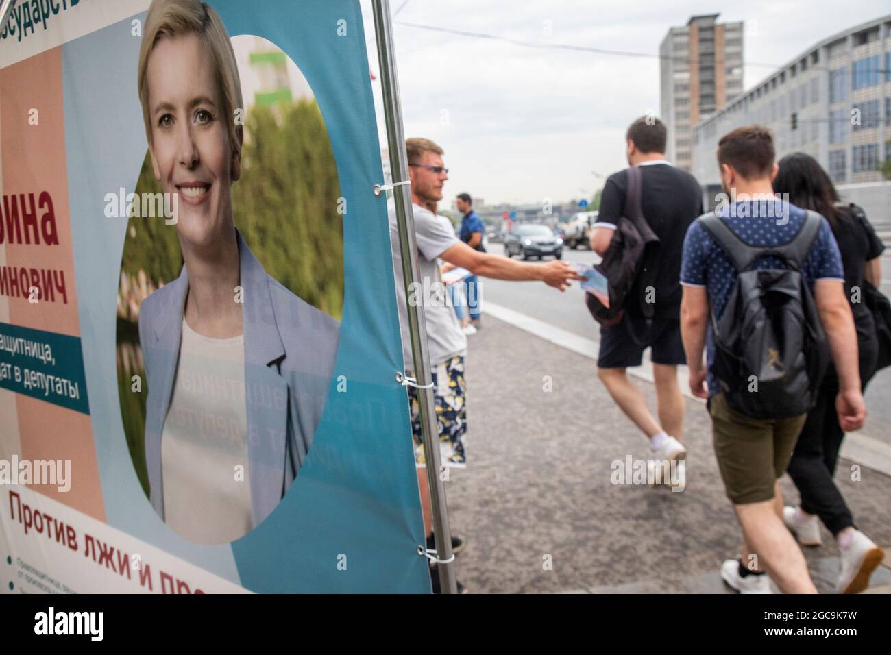 Moscow, Russia. 7th of August, 2021 A volunteer distributes leaflets in ...