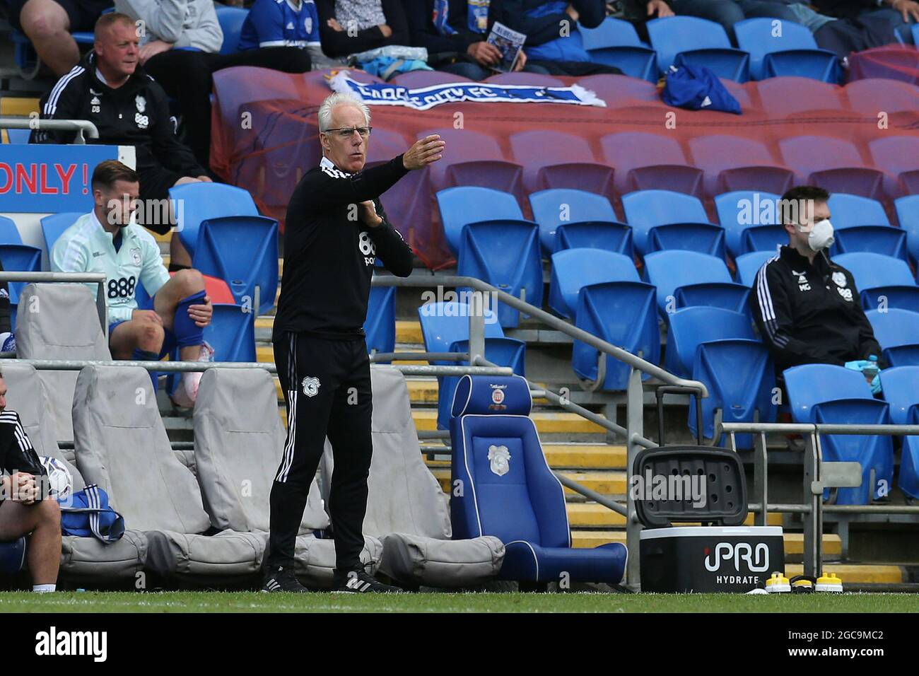 Mick mccarthy barnsley hi-res stock photography and images - Alamy