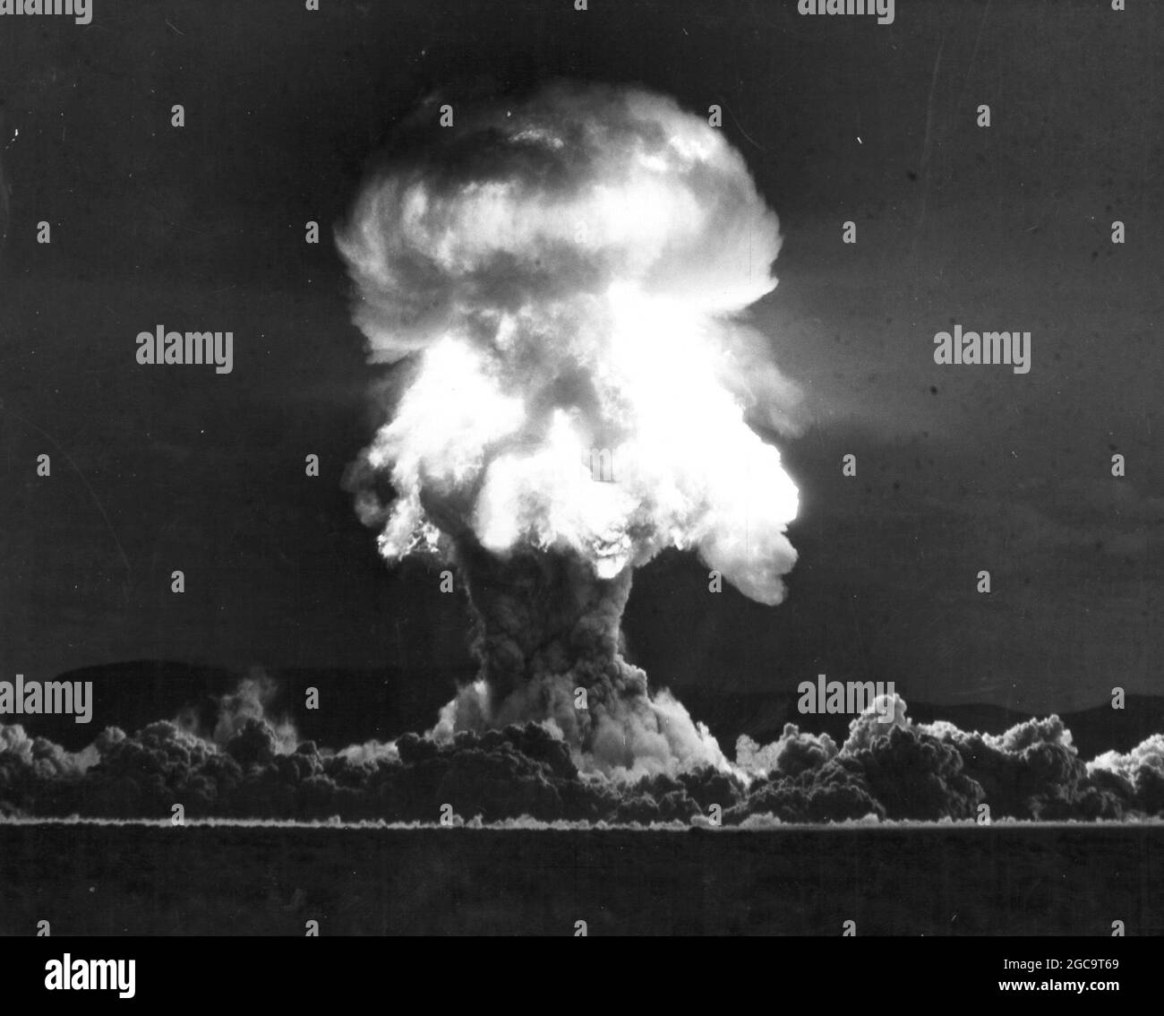 The first ever nuclear explosion at Trinity in the USA in July 1945 ...