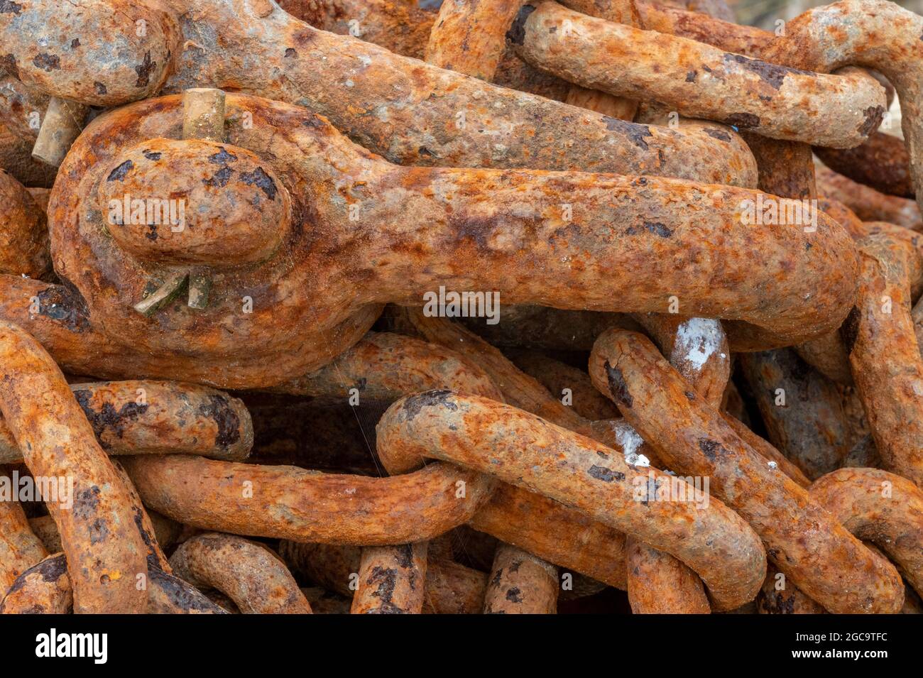 Piled up rusty chains hi-res stock photography and images - Alamy