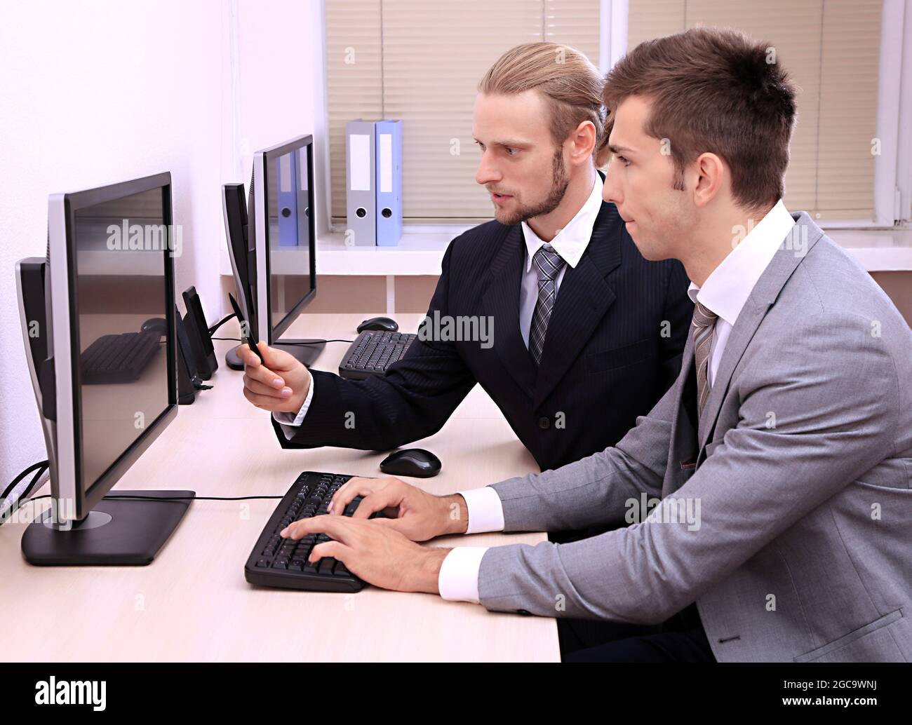 Business people at work place Stock Photo - Alamy
