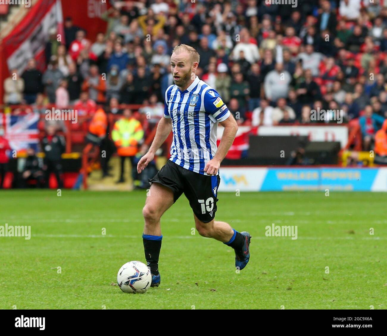 Barry Bannan #10 of Sheffield Wednesday dribbles the ball in London ...