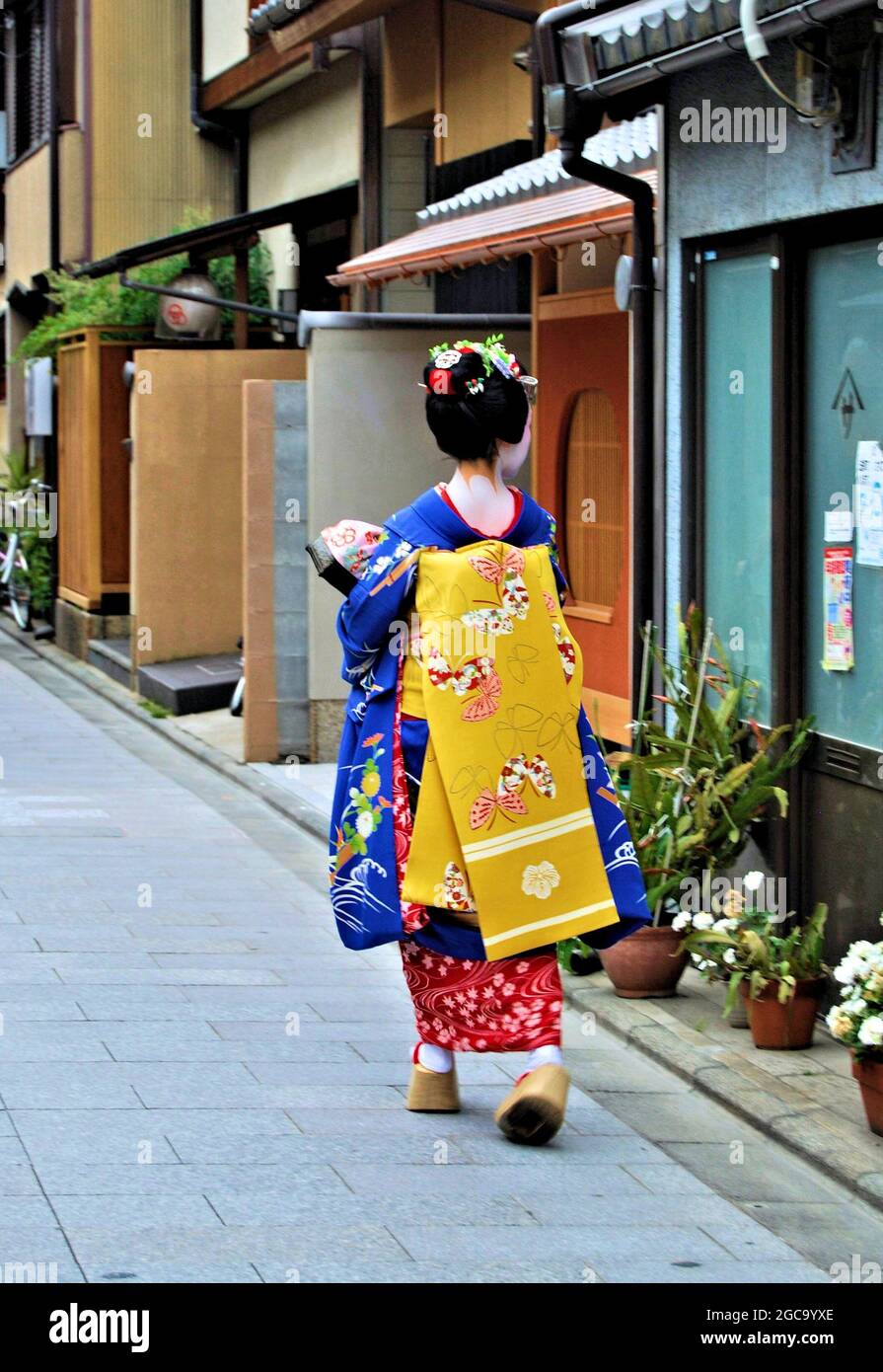 Geisha japan and back view hi-res stock photography and images - Alamy