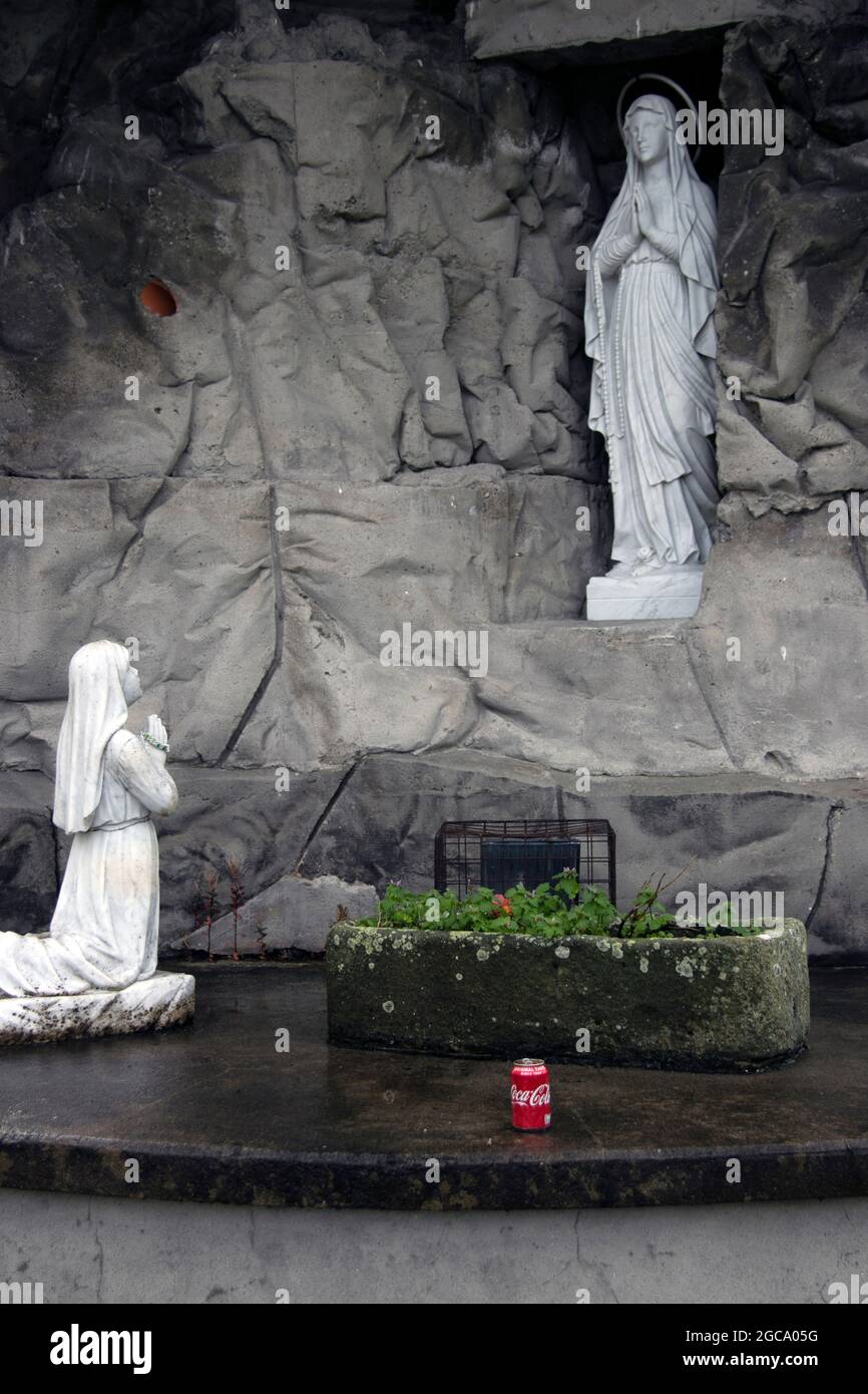 Coca cola statue hi-res stock photography and images - Alamy