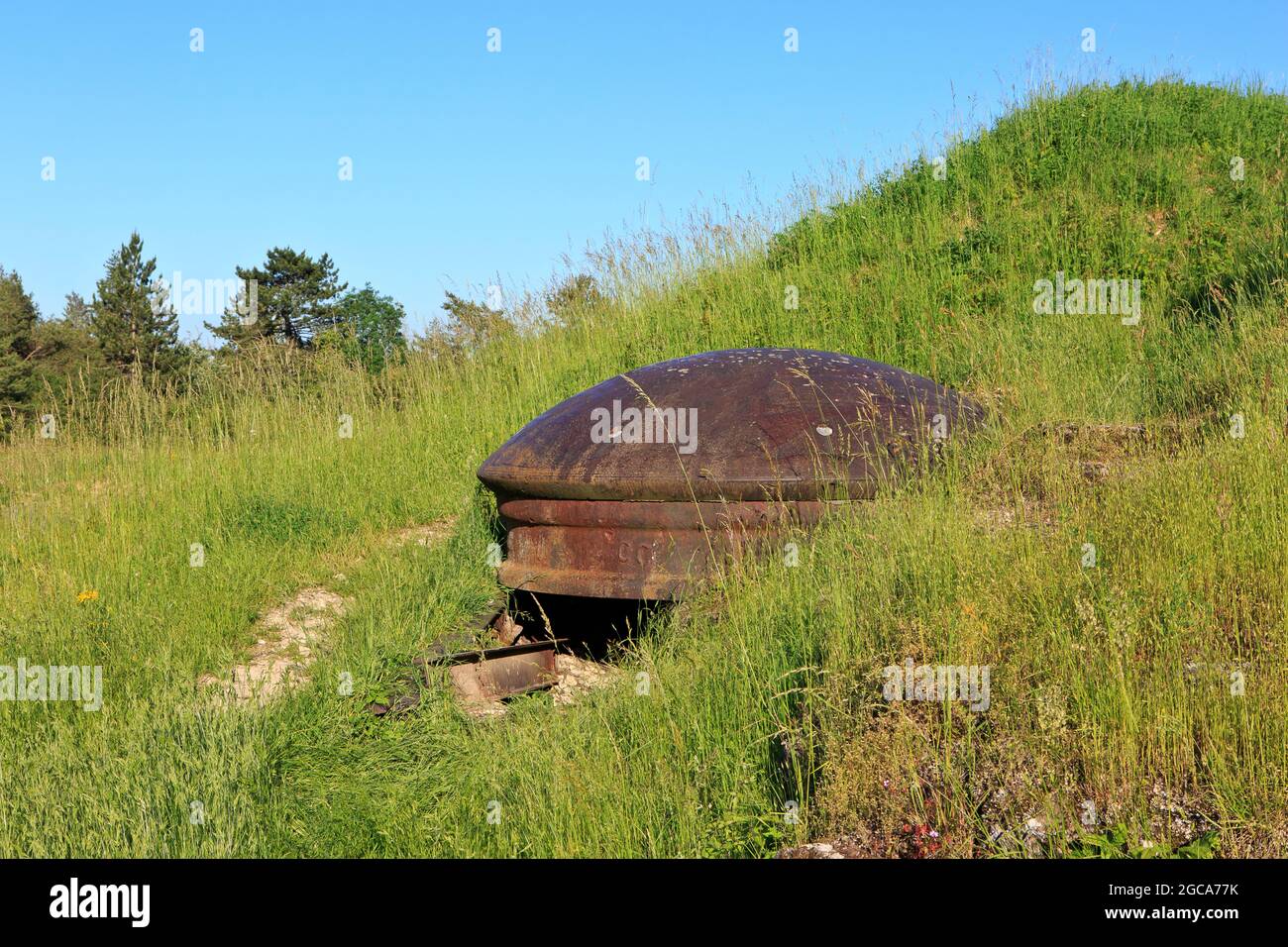 A First World War machine gun turret at Fort Vaux (Fort de Vaux) in ...
